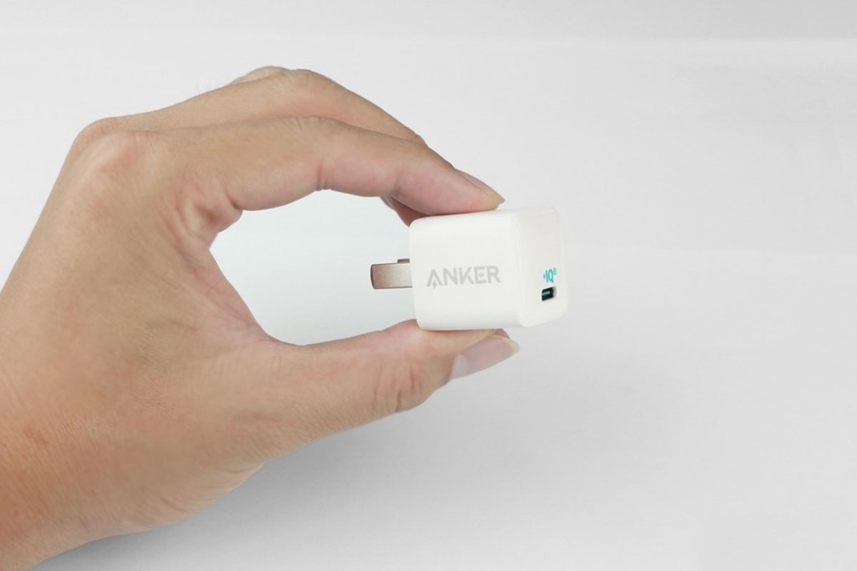 World's Smallest 18W Charger - Anker PowerPort III Nano (A2616) Hands ...