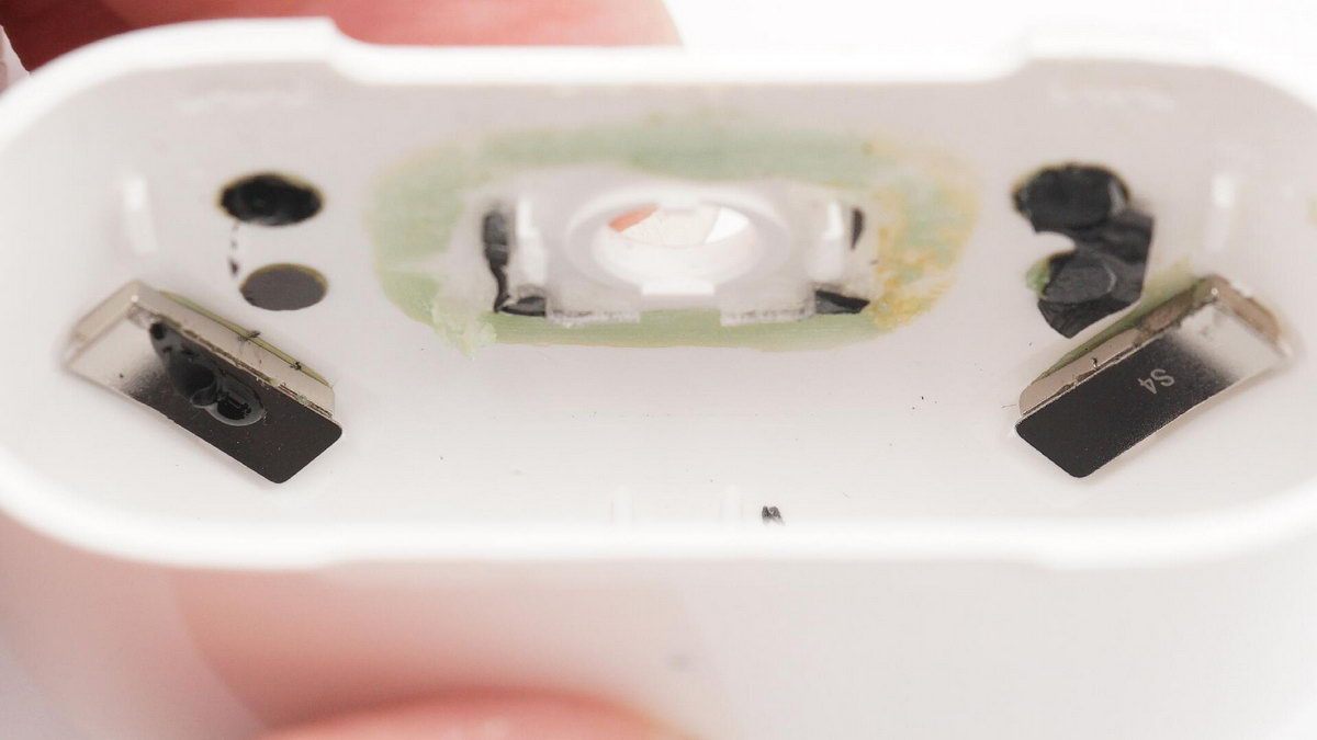 Teardown of AirPods 3 Charging Case - Chargerlab