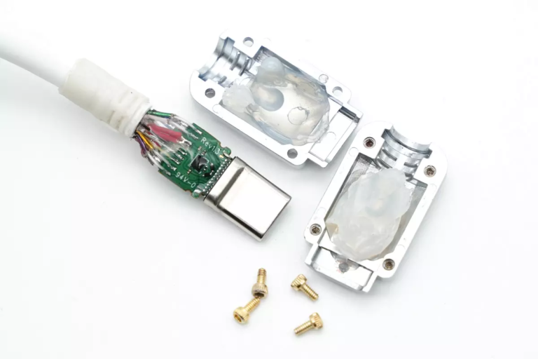 DIY | Teardown of Thunderbolt 4 240W USB-C Cable - Chargerlab