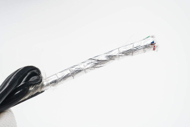 Teardown of Apple Thunderbolt 4 Pro 1M Cable (A2804) - Chargerlab